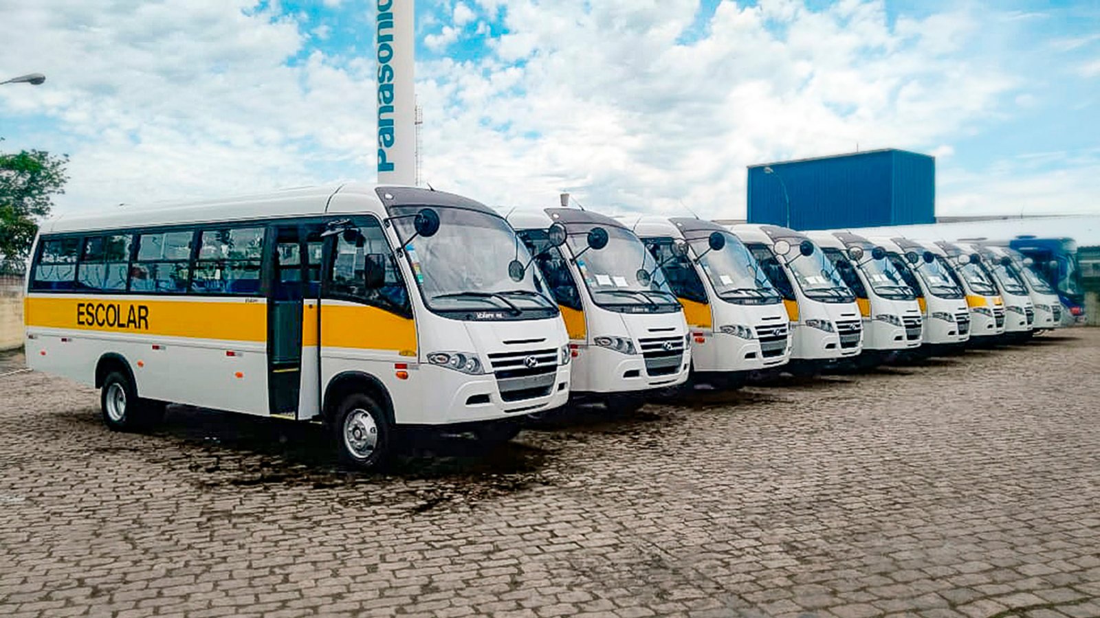 Volare Attack 8 para transporte escolar em Jacareí, estado de São Paulo ...