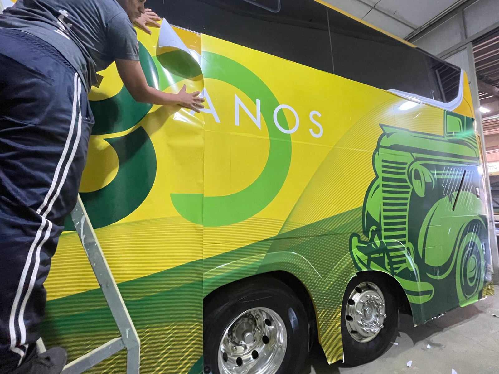 GONTIJO 80 ANOS: Confira com exclusividade a plotagem em homenagem ao Sr. Abílio Gontijo ...