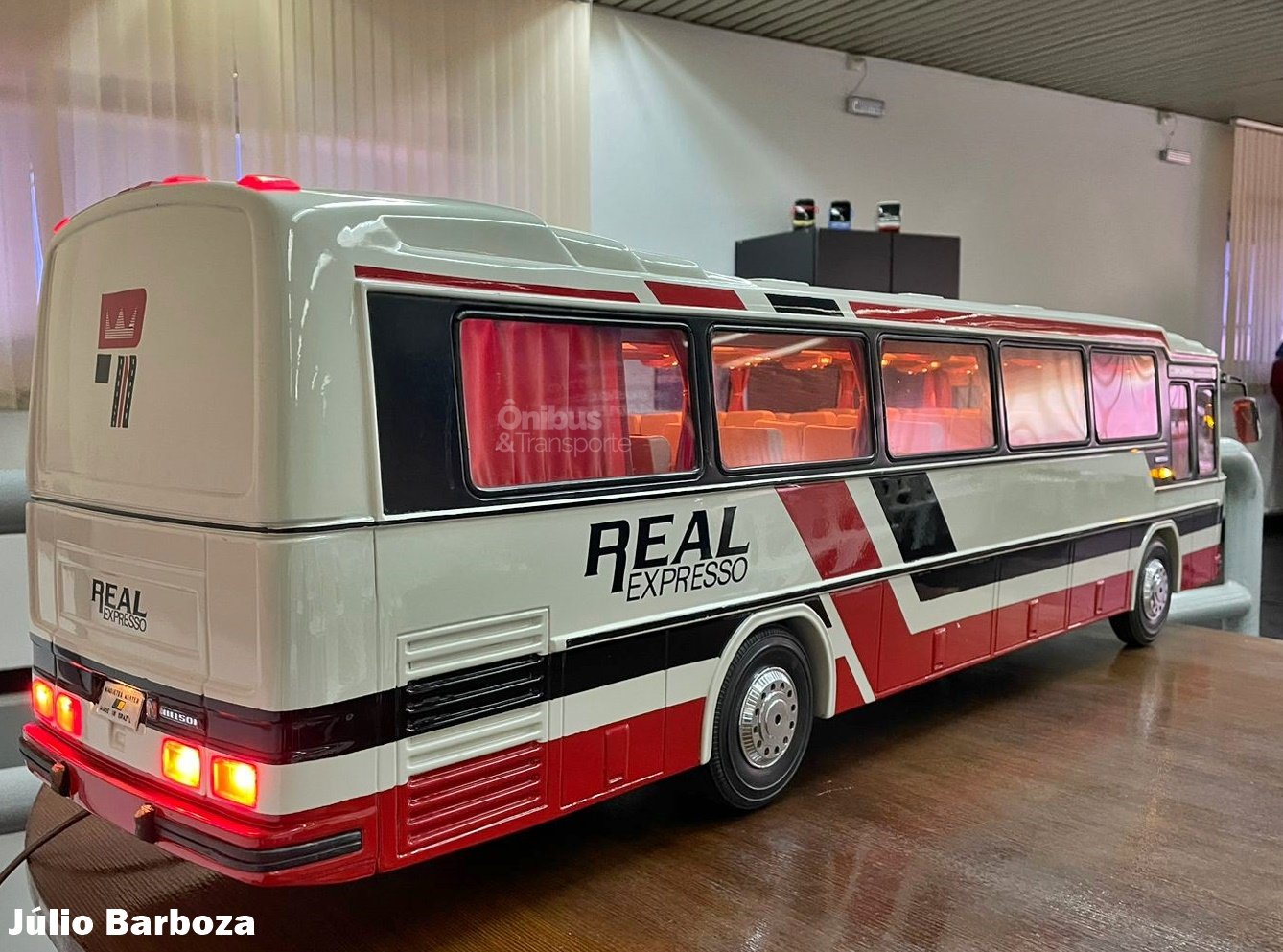 Empresas de ônibus mantém miniaturas históricas em seus acervos ...