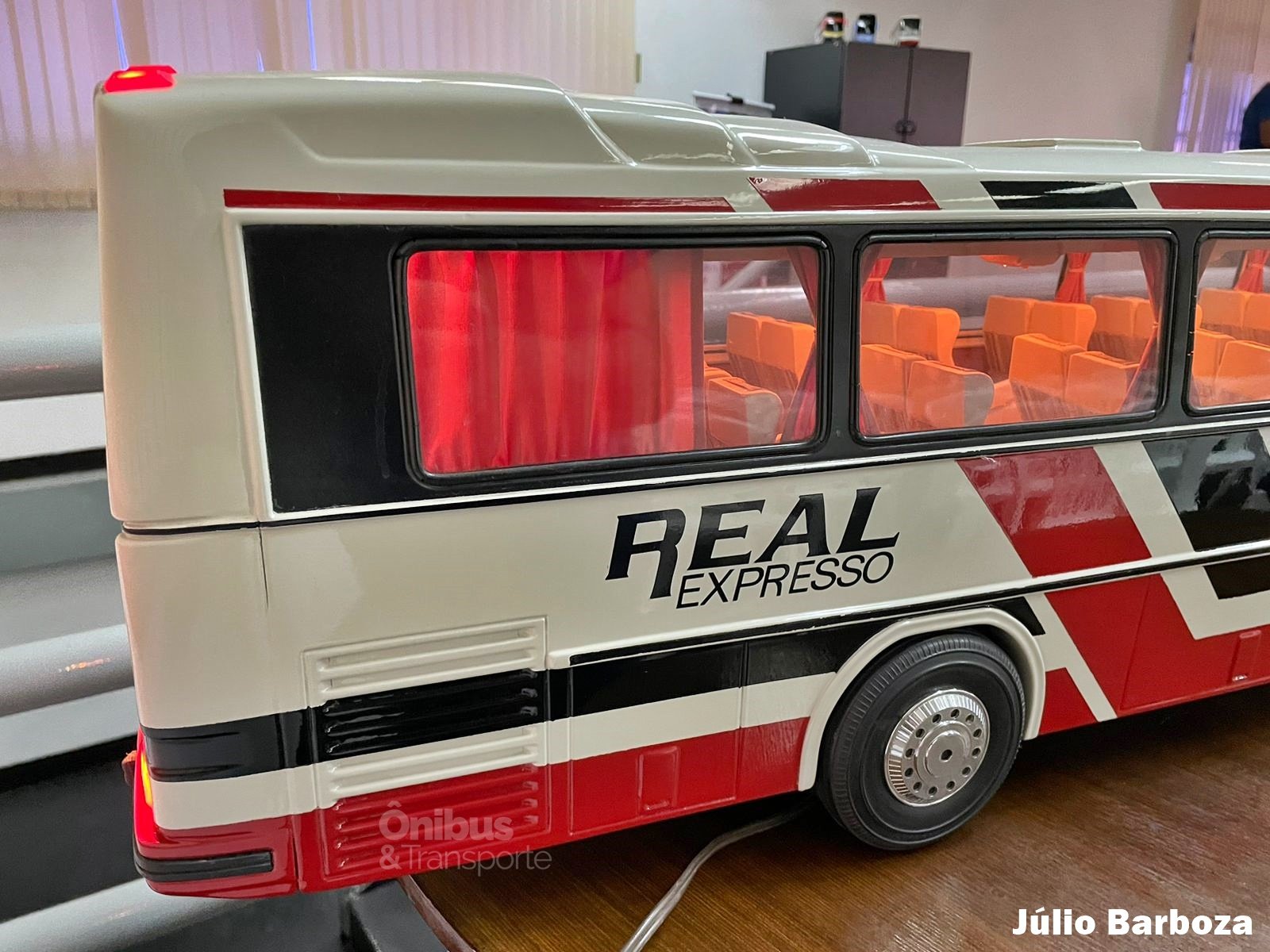 Empresas de ônibus mantém miniaturas históricas em seus acervos ...