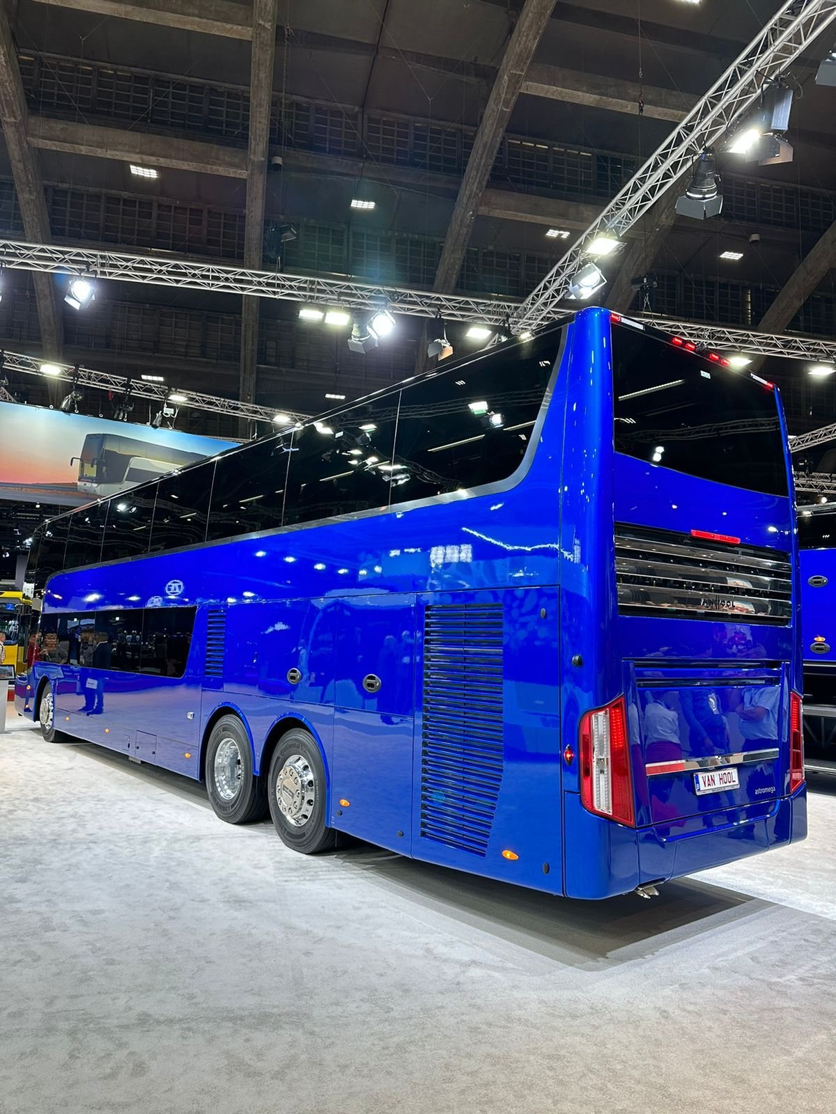 Van Hool apresenta o TDX27 ASTROMEGA na Busworld - Ônibus & Transporte