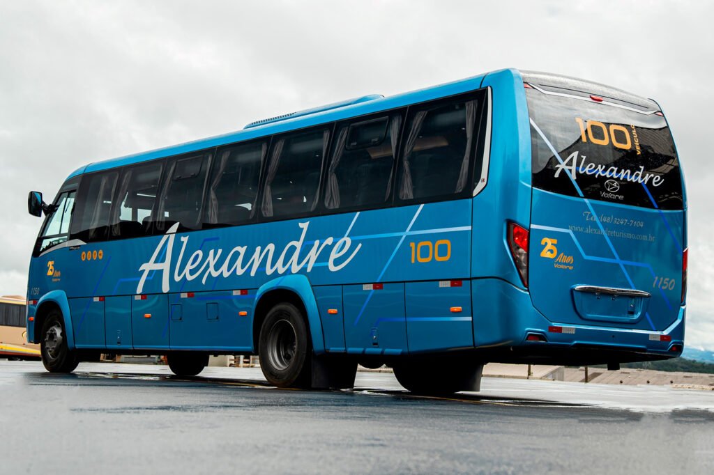 Alexandre Turismo celebra a aquisição do 100º veículo de sua frota: um ...
